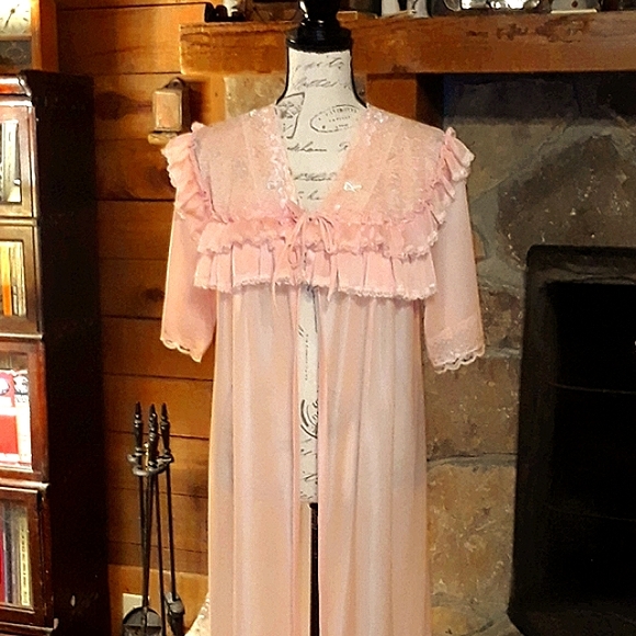 Vintage | Intimates & Sleepwear | Vintage Frilly Dressing Gown | Poshmark